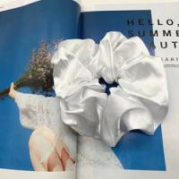 China XXL Oversized Satin Hair Scrunchies 19cm Large Elastic Scrunchies for Women for sale