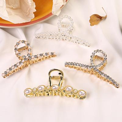 China Pearl Claw Hair Clip Korea Style Alloy Metal Creative Geometric Hairpin for Women 10cm for sale