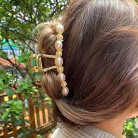 China Pearl Claw Hair Clip Korea Style Alloy Metal Creative Geometric Hairpin for Women 10cm for sale