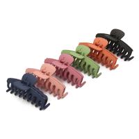 China Acrylic Hair Claw Clamps Hollow Geometric Design 30g Lightweight Plastic Hairpin for Women for sale