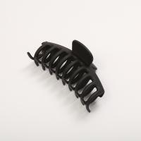 China Acrylic Hair Claw Clamps Hollow Geometric Design 30g Lightweight Plastic Hairpin for Women for sale