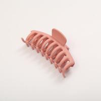 China Acrylic Hair Claw Clamps Hollow Geometric Design 30g Lightweight Plastic Hairpin for Women for sale