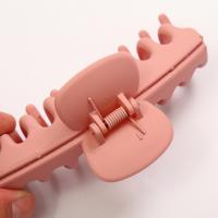 China Black Matte Claw Hair Clip Korean Solid Large Ponytail Hair Claw 30g Plastic for sale