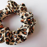 China Leopard Print Stretchy Hair Tie Scrunchie 10cm 3.7g Elastic Hair Band for Women Bulk for sale
