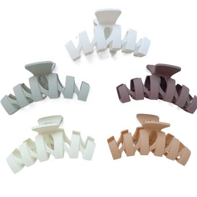 China Matte Plastic Hair Claw Clip Solid Color Wavy Grip Heat Resistant 11x4.5cm for Thick Hair for sale