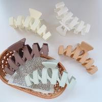 China Matte Plastic Hair Claw Clip Solid Color Wavy Grip Heat Resistant 11x4.5cm for Thick Hair for sale