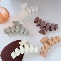 China Matte Plastic Hair Claw Clip Solid Color Wavy Grip Heat Resistant 11x4.5cm for Thick Hair for sale