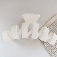 China Matte Plastic Hair Claw Clip Solid Color Wavy Grip Heat Resistant 11x4.5cm for Thick Hair for sale