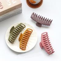 China Acrylic Large Hair Claw Clip 13cm for Thick Hair Matte Keel Shark Plastic Hair Clips Women for sale