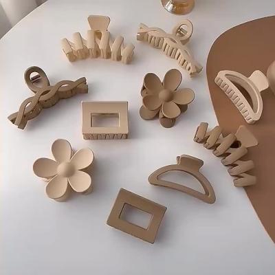 China Matte Elegant Flower Hair Claw Clip 8.5cm Solid Colors Geometric Design for Women Girls for sale