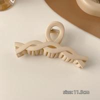 China Matte Elegant Flower Hair Claw Clip 8.5cm Solid Colors Geometric Design for Women Girls for sale