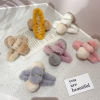 China Fluffy Faux Fur Large Hair Claw Clip for Thick Hair 60 Pcs MOQ Handmade Acrylic for sale