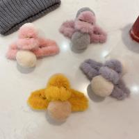China Fluffy Faux Fur Large Hair Claw Clip for Thick Hair 60 Pcs MOQ Handmade Acrylic for sale
