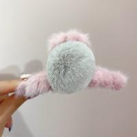 China Fluffy Faux Fur Large Hair Claw Clip for Thick Hair 60 Pcs MOQ Handmade Acrylic for sale