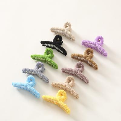 China Cute Warm Plush Fuzzy Hair Claw Clip Large Fur Autumn Winter Colorful 11cm for sale