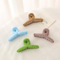 China Cute Warm Plush Fuzzy Hair Claw Clip Large Fur Autumn Winter Colorful 11cm for sale