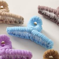 China Cute Warm Plush Fuzzy Hair Claw Clip Large Fur Autumn Winter Colorful 11cm for sale