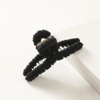 China Cute Warm Plush Fuzzy Hair Claw Clip Large Fur Autumn Winter Colorful 11cm for sale
