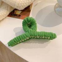 China Cute Warm Plush Fuzzy Hair Claw Clip Large Fur Autumn Winter Colorful 11cm for sale