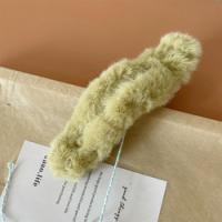 China Fuzzy Faux Fur Ponytail Hair Clip Claw for Girls Sweet Plush Barrettes 13cm for sale