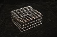 China Anti-Slip Base Design Metal Mesh Basket Suitable For Kitchen Storage for sale