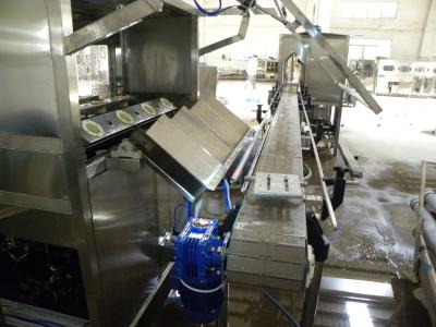 China 200bph PET Bottle Automatic Filling And Capping Machine 5 Gallon 20L for sale