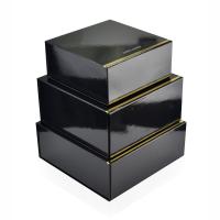 China CMYK Color Handmade Collapsible Magnetic Gift Boxes Glossy Black 20.5*20.5*9cm for sale