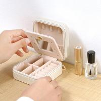 China Mirrored Pu Leather  Portable Travel Jewelry Case With Zipper Closure for sale