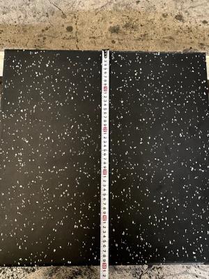 China Eco-Friendly NR Rubber Gym Mat Flooring 1m X 1m X 20mm Perfect for Your Fitness Routine for sale