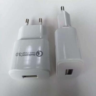 China Universal Portable USB Charger 100-240V AC High Speed Wall Charger for Global Use for sale