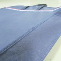 China Custom Hanging Suit Garment Bag Folding Breathable In Non Woven Fabric for sale