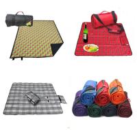 China Red Outdoor Camping Mat Waterproof Picnic Blanket Polyester Sponge Material for sale