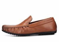 China Slip On Mens Soft Moccasin Shoes Genuine Leather  Flats Gommino Driving Shoes for sale