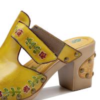 China Yellow Fashion Women Sandals Floral T-Strap Ladies Leather Clogs Sandals for sale