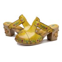 China Yellow Fashion Women Sandals Floral T-Strap Ladies Leather Clogs Sandals for sale