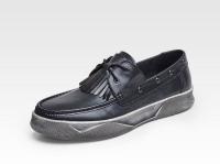 China Retro Casual Men Flats Shoes Custom Mens Leather Driving Loafers With Tassels for sale
