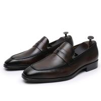 China Solid pattern flat heel patent leather mens shoes classic silhouette designed to complement various formal outfit styles for sale