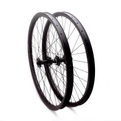China Carbon Fiber Mountain Bike Wheelset 35mm Depth Disc Brake Clincher Tubeless 32H Toray T800 for sale
