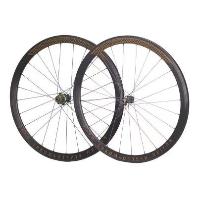 China Ultralight 690 Ring Road Bicycle Wheelset 940g Front 1060g Rear Customizable Colorful Hub for sale