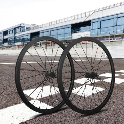 China 700C Carbon Fiber Disc Brake Wheelset 32mm Rim Depth 1680g Lightweight Road Bike Wheels for sale