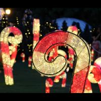 China Custom 220-240CM LED Santa Claus Christmas Lanterns for Outdoor Decor - 110/220V Power for sale