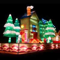 China Large-scale Customizable Christmas Gift Box Lanterns For Christmas Decoration & New Year Decoration for sale