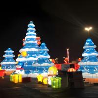 China Handmade Christmas Decorative Lanterns, Lighted Christmas Tree Sculptures, for Indoor and Outdoor Decoration for sale