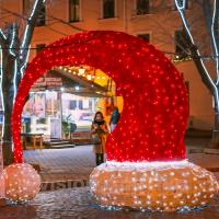 China Christmas Outdoor Decorations - LED Christmas Hat Lantern Decorations for Street Decoration。 for sale