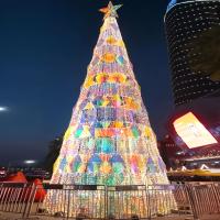 China Custom Faceted Prism LED Christmas Tree, Iridescent Geometric Light Tree for Shopping Mall Holiday Installation for sale
