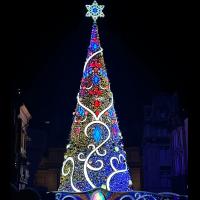 China Street Hotel Decorations Large Christmas Tree Lighting Customizable for sale