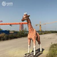 China 2.5m Life Size Giraffe Sculpture with Dynamic Movements and 220V Power for Park Decoration for sale