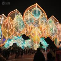 China Custom Giant Leaf Light Tunnel Lantern, Large Multi‑Arch LED Walk‑Through Light Installation for City Park, Plaza & Grand Lantern Festival for sale