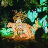 China Custom Lynx Wildcat LED Lantern Set, Forest‑Theme Animal Light Sculpture With Pine Tree for Outdoor Night Lantern Show for sale