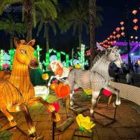 China Custom Large Elephant Family LED Lantern Set - Outdoor Jungle Theme Festival Decor Lighting for sale